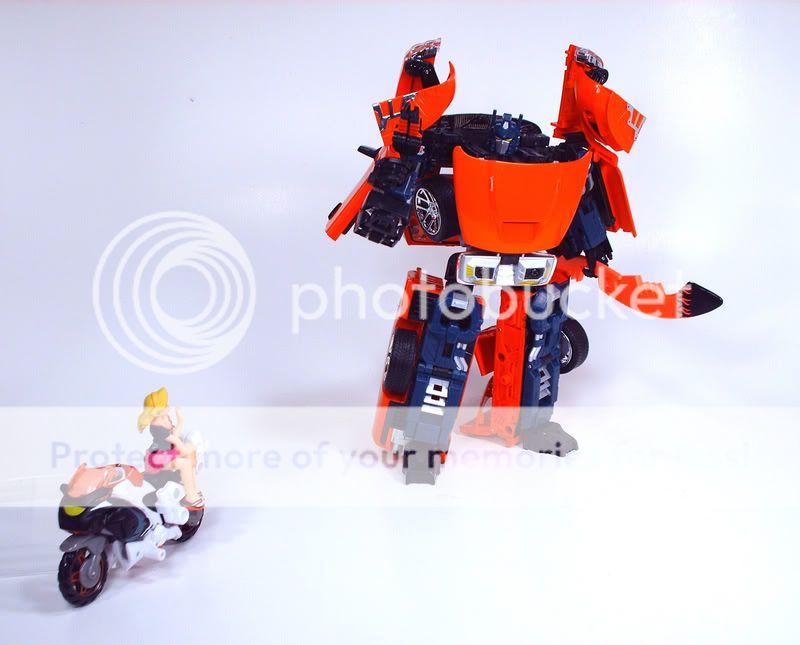 Official Promotional Images of Binaltech BT-21 Arcee and BT-22 Convoy ...