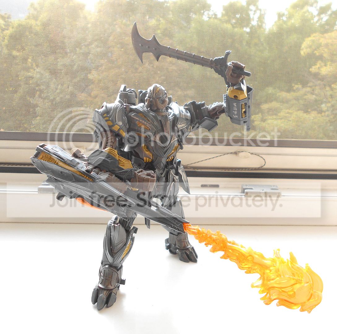 Takara TF5 Leader Megatron comes with exclusive golden shield for AoE ...