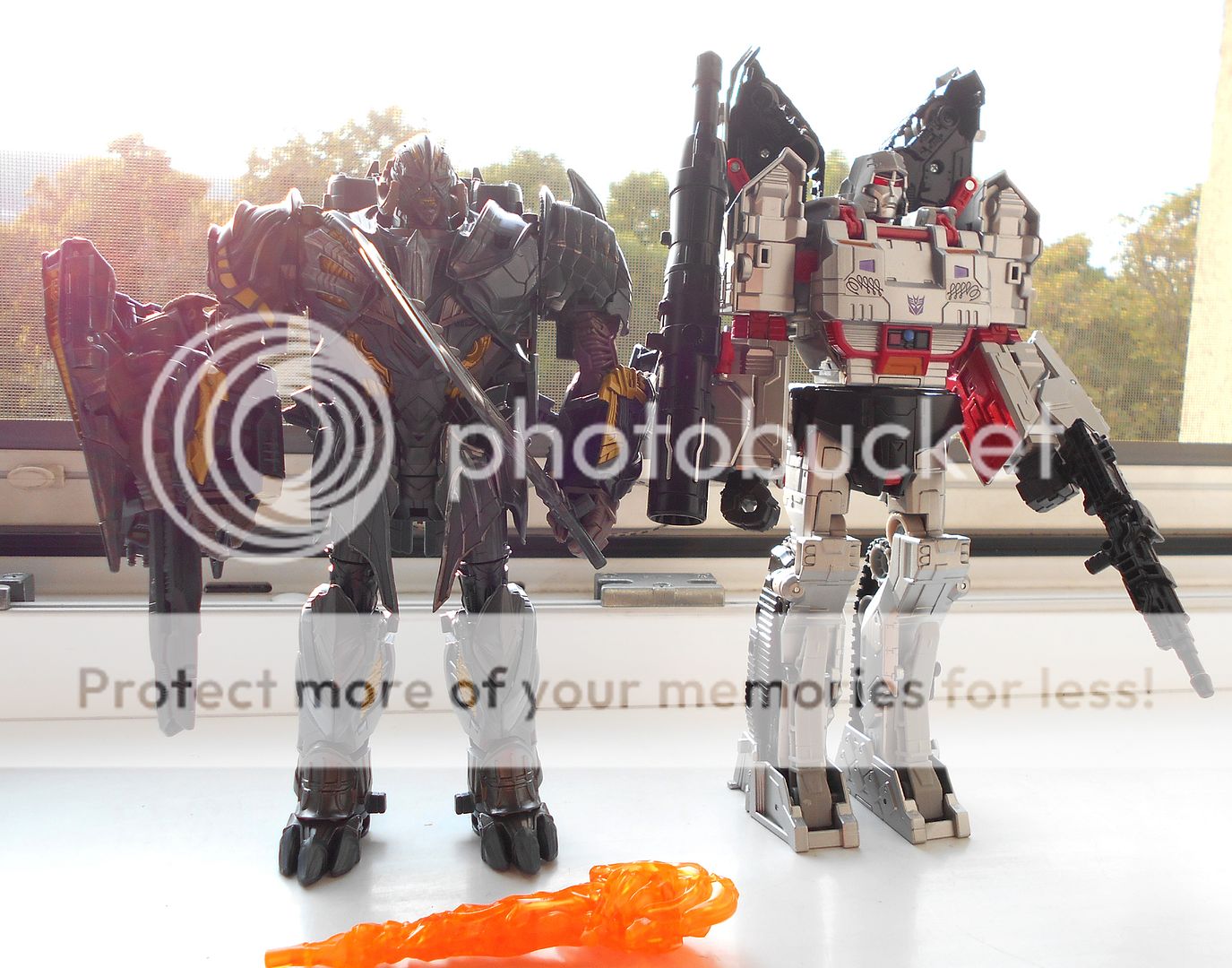 Takara TF5 Leader Megatron comes with exclusive golden shield for AoE ...